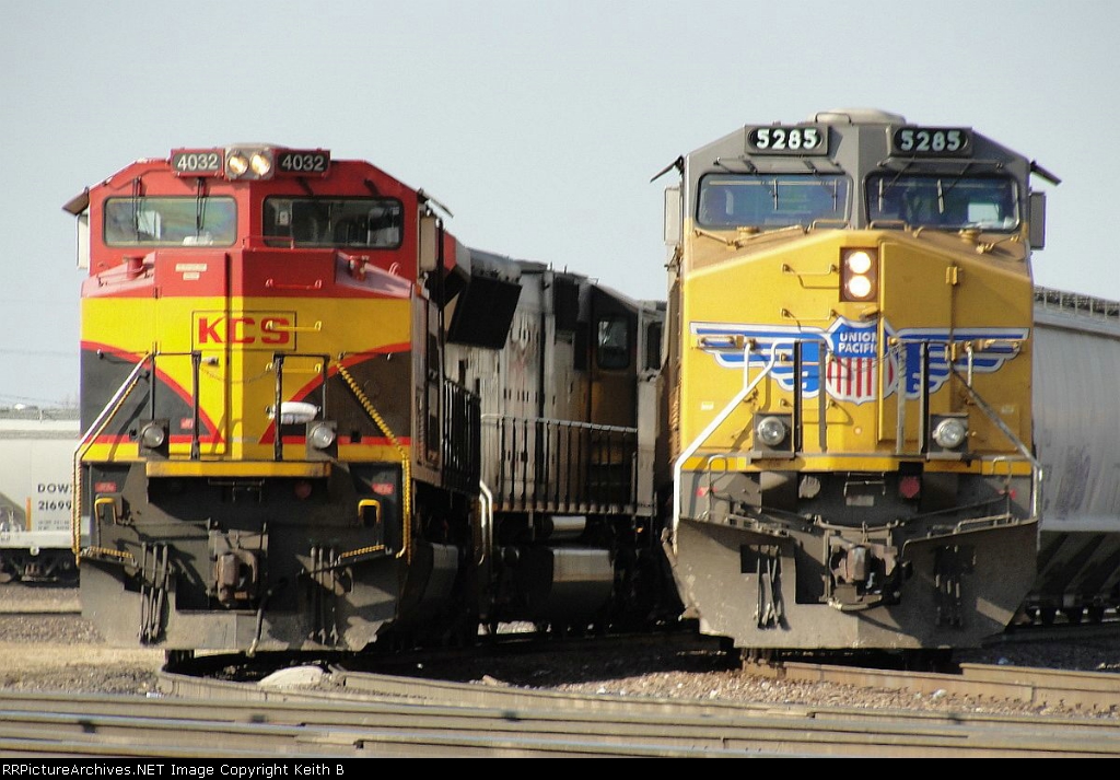 UP 5285 and KCS 4032